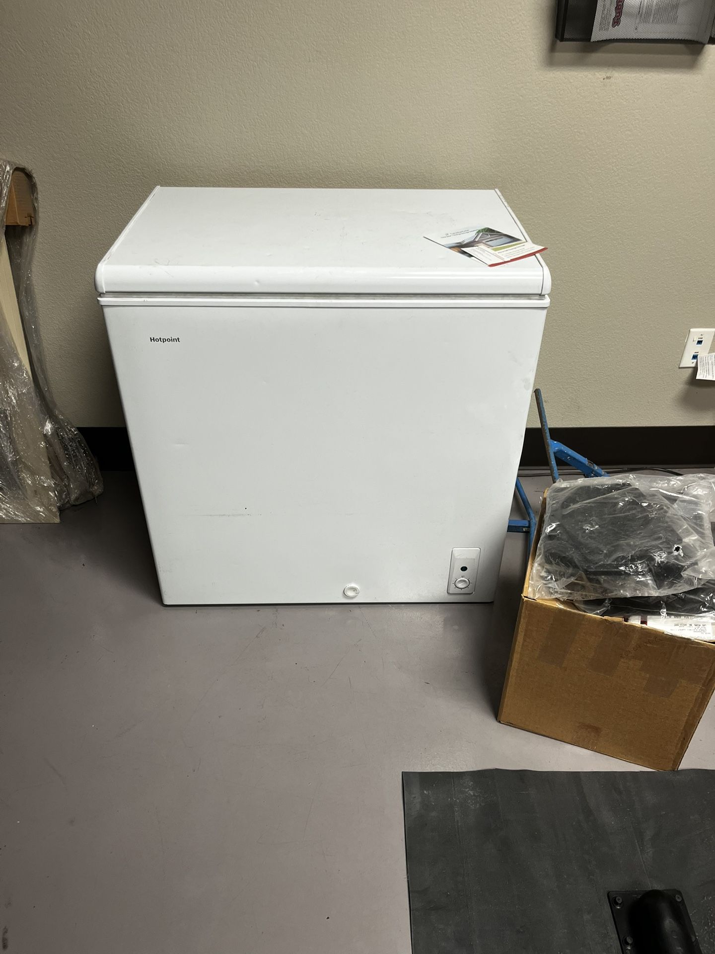 Chest Freezer 6.9 Cu Ft for Sale in Las Vegas, NV - OfferUp