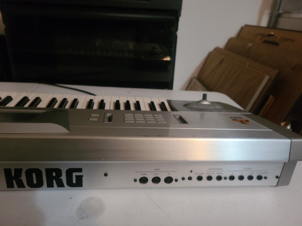 KORG TRINITY Plus 61-key 32-voice Polyphonic Synthesizer Music ...