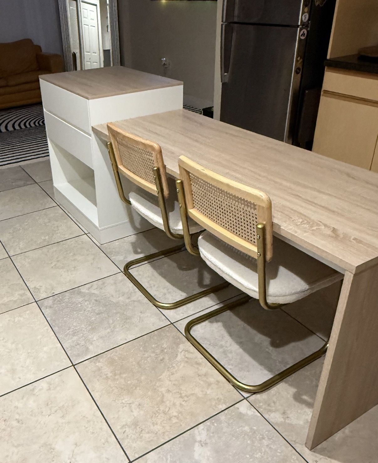 Kitchen island-dining table w/ chairs for Sale in Miami, FL - OfferUp