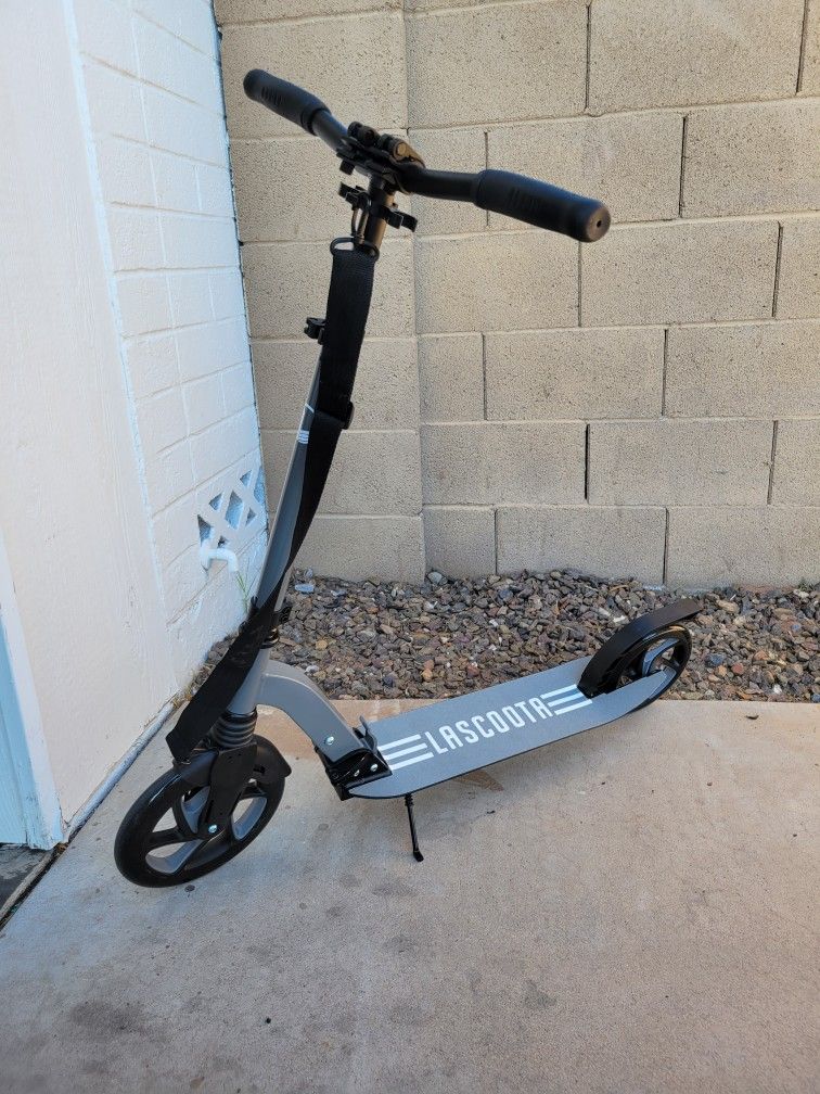 LaScoota Kick Scooter (Stapley And University In Mesa) for Sale in Mesa, AZ - OfferUp