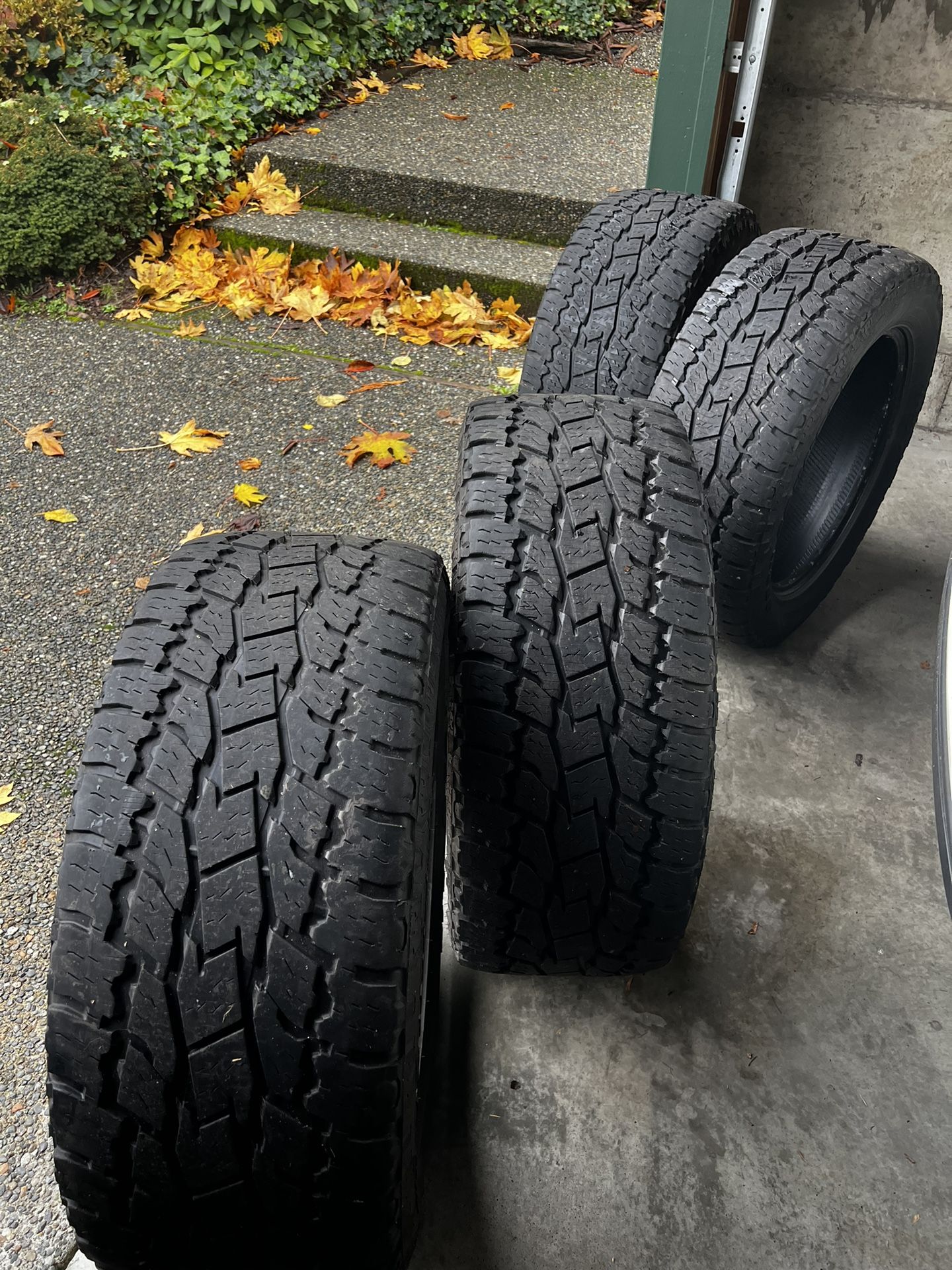 Toyo Open Country AT2 285 55 R20 for Sale in Issaquah, WA - OfferUp