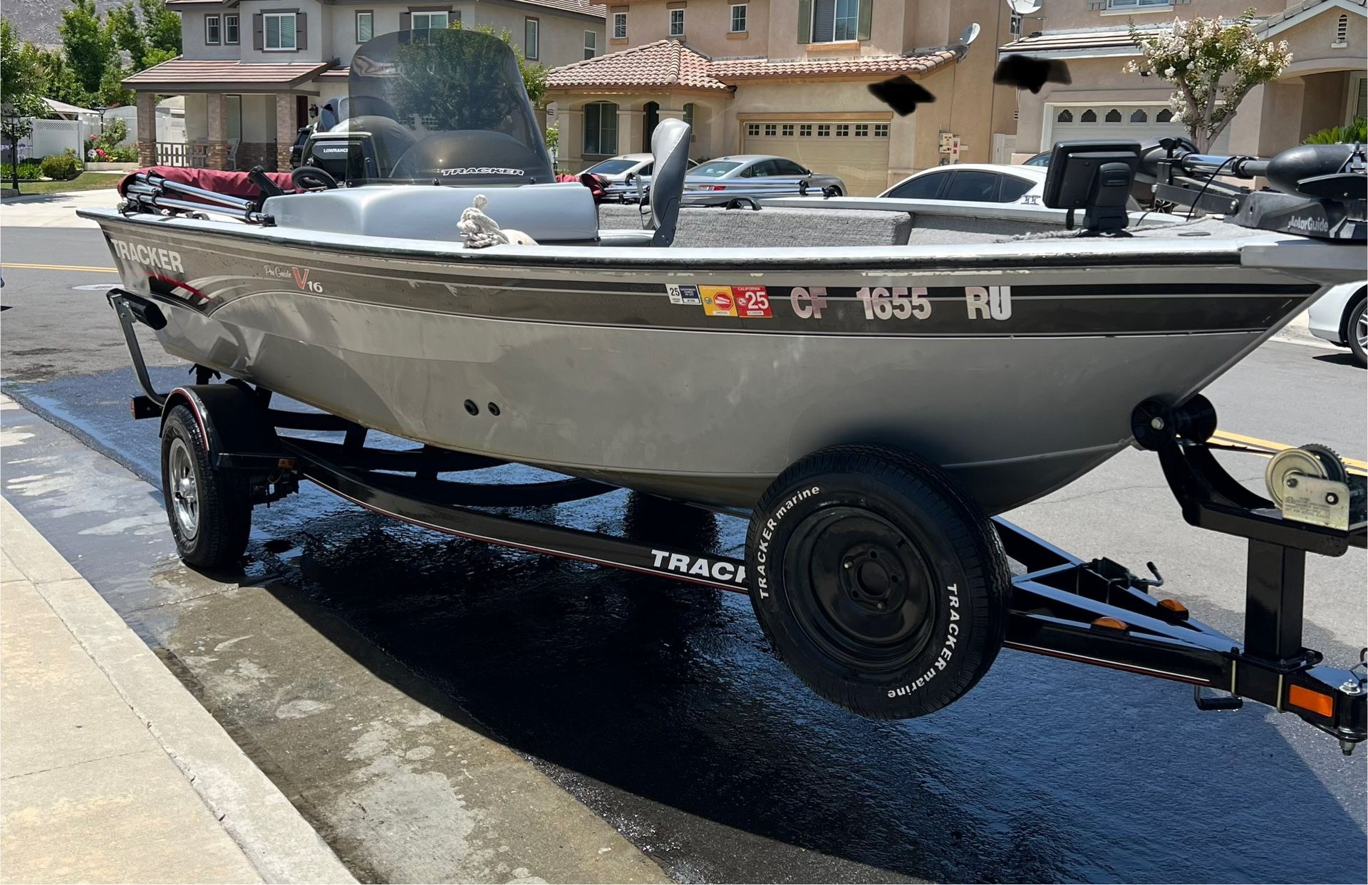 2010 Tracker Pro guide v16 sc for Sale in Moreno Valley, CA - OfferUp