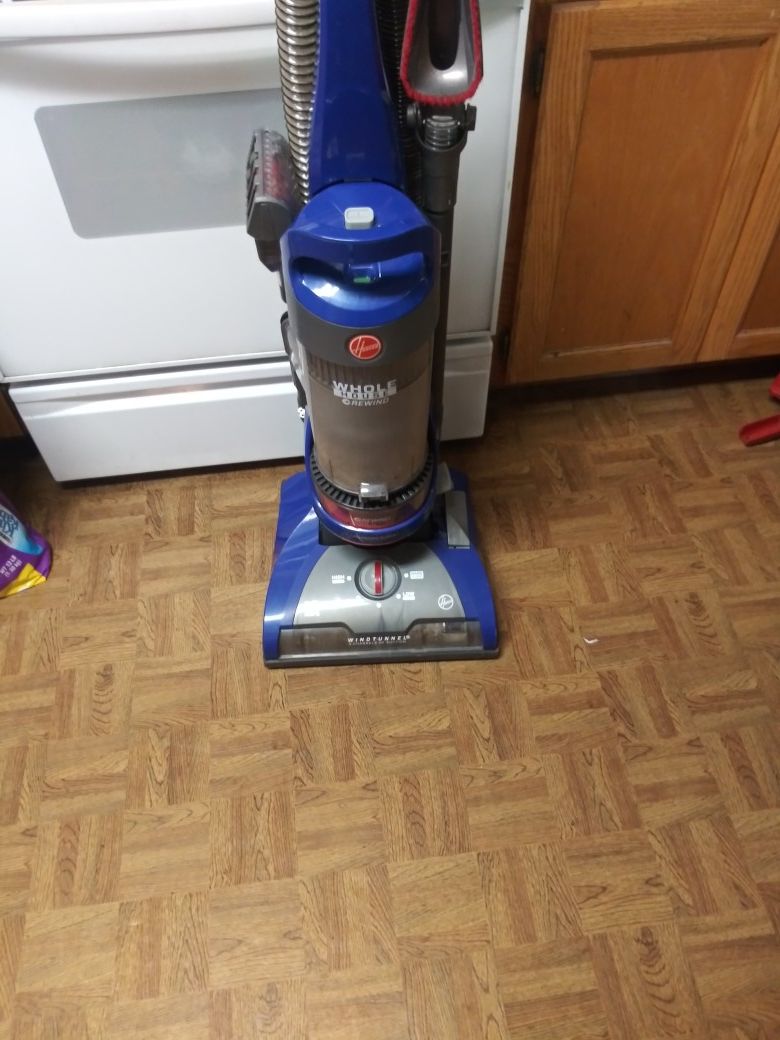 Hoover 12 amp WindTunnel vacuum for Sale in Renton, WA - OfferUp