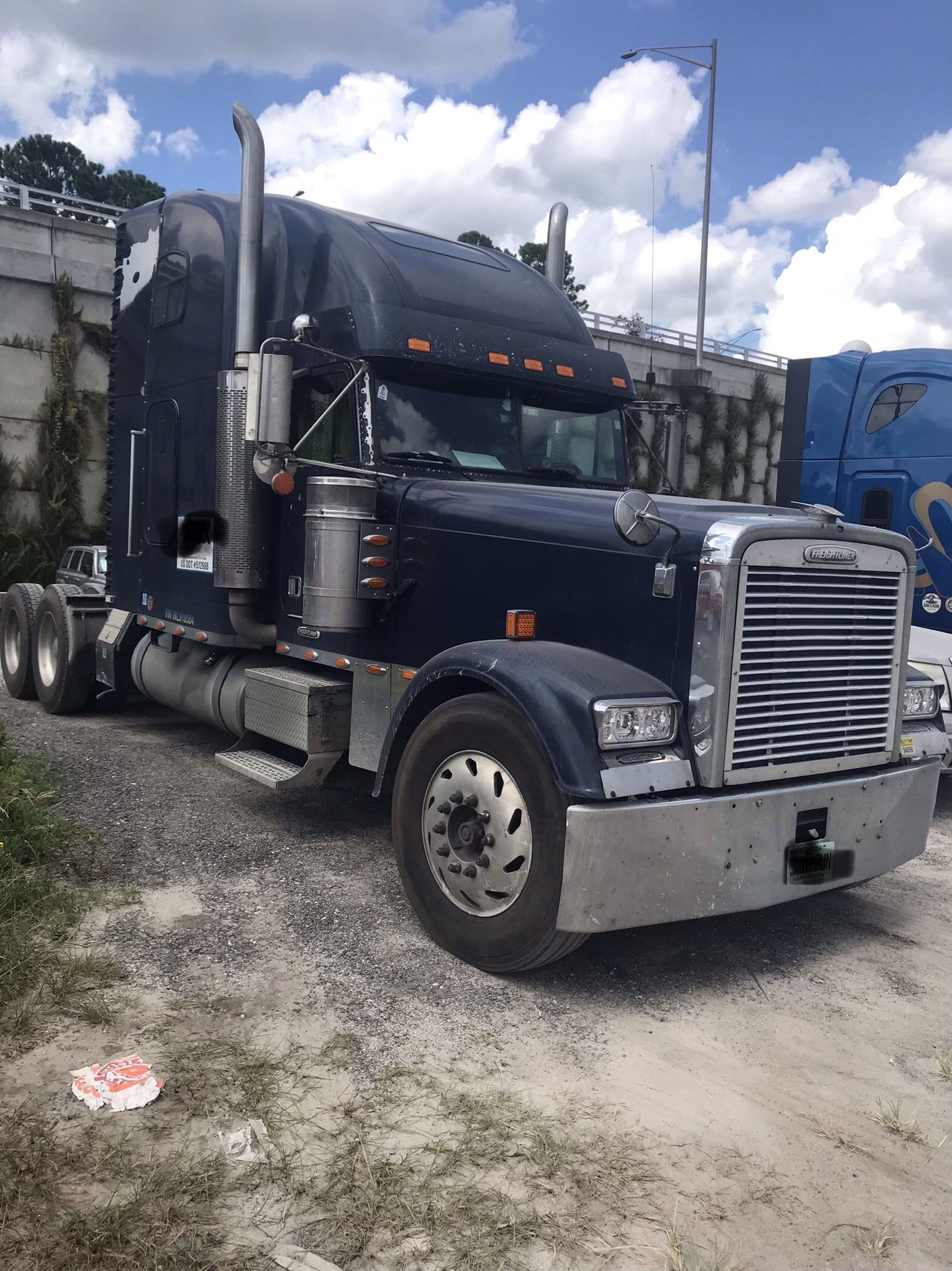 98 freightliner classic for Sale in Jacksonville, FL - OfferUp
