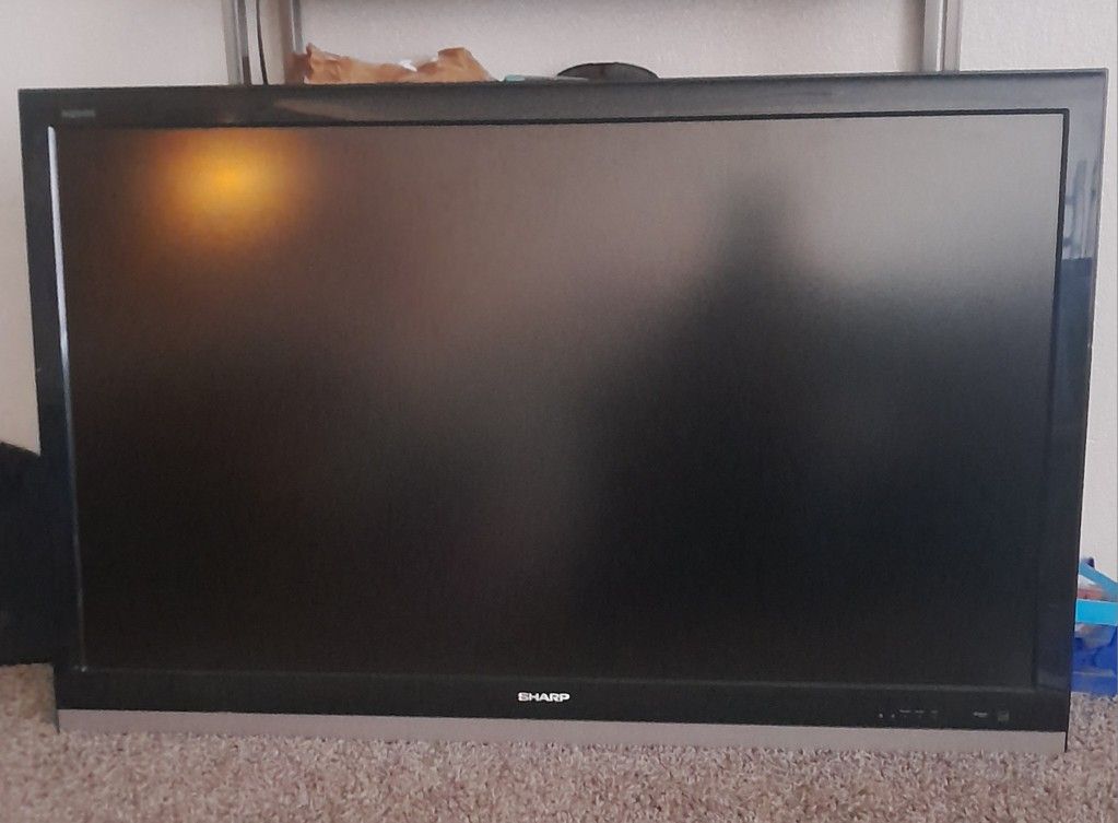 Sharp Aquos TV for Sale in Farmersville, CA - OfferUp