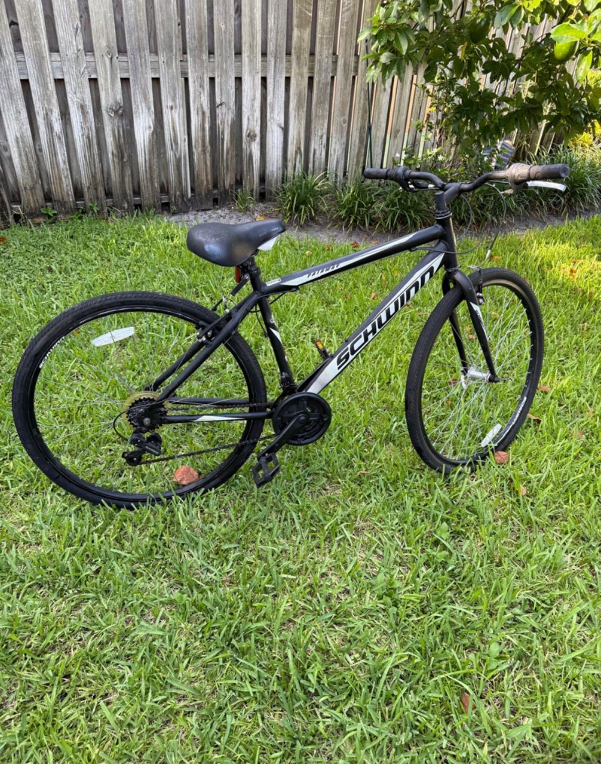 Schwinn Pathway Multi-Use Bike, 18-speed, 700c wheels, Black/Silver for ...