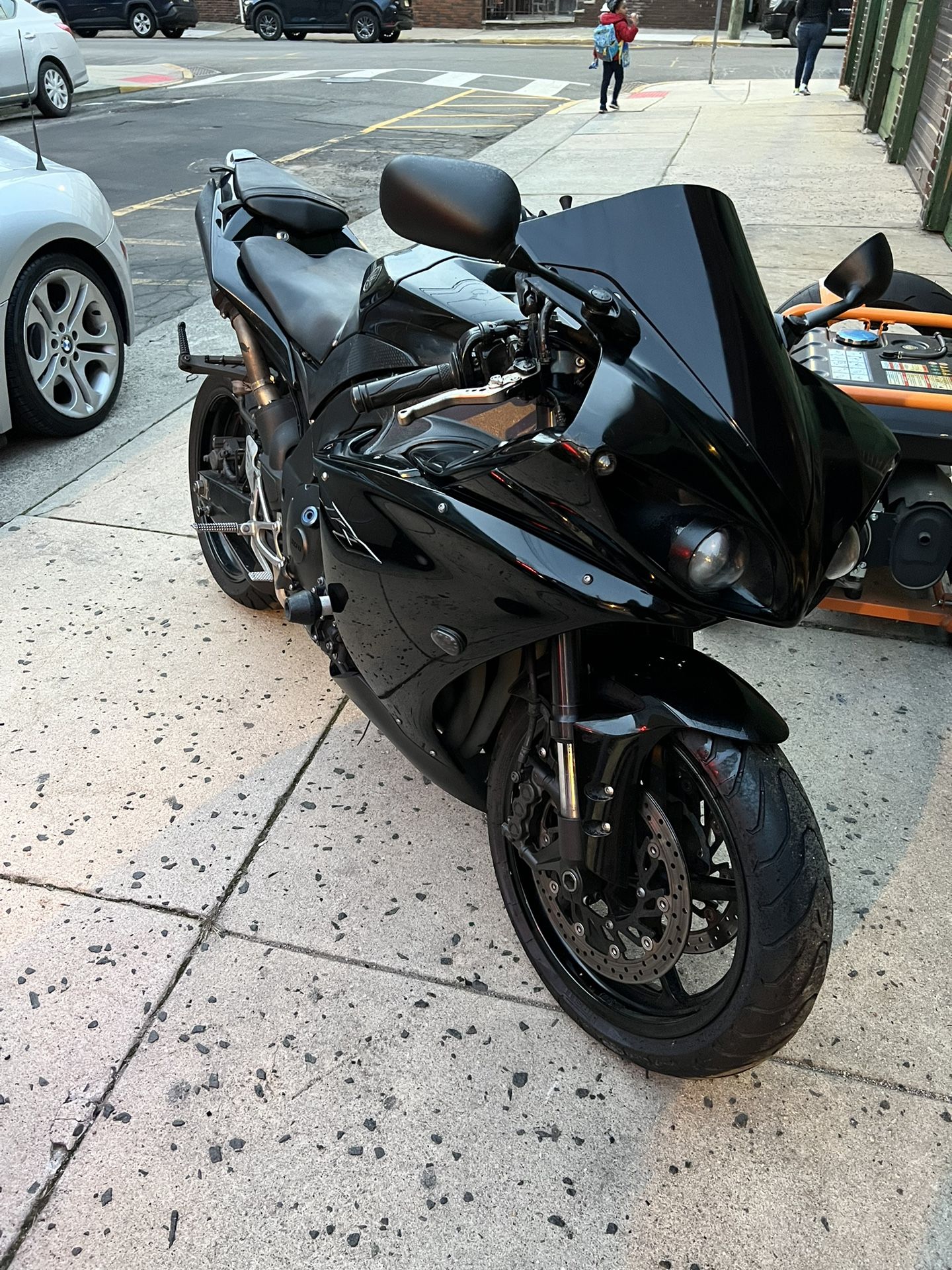 Yamaha R1 Black