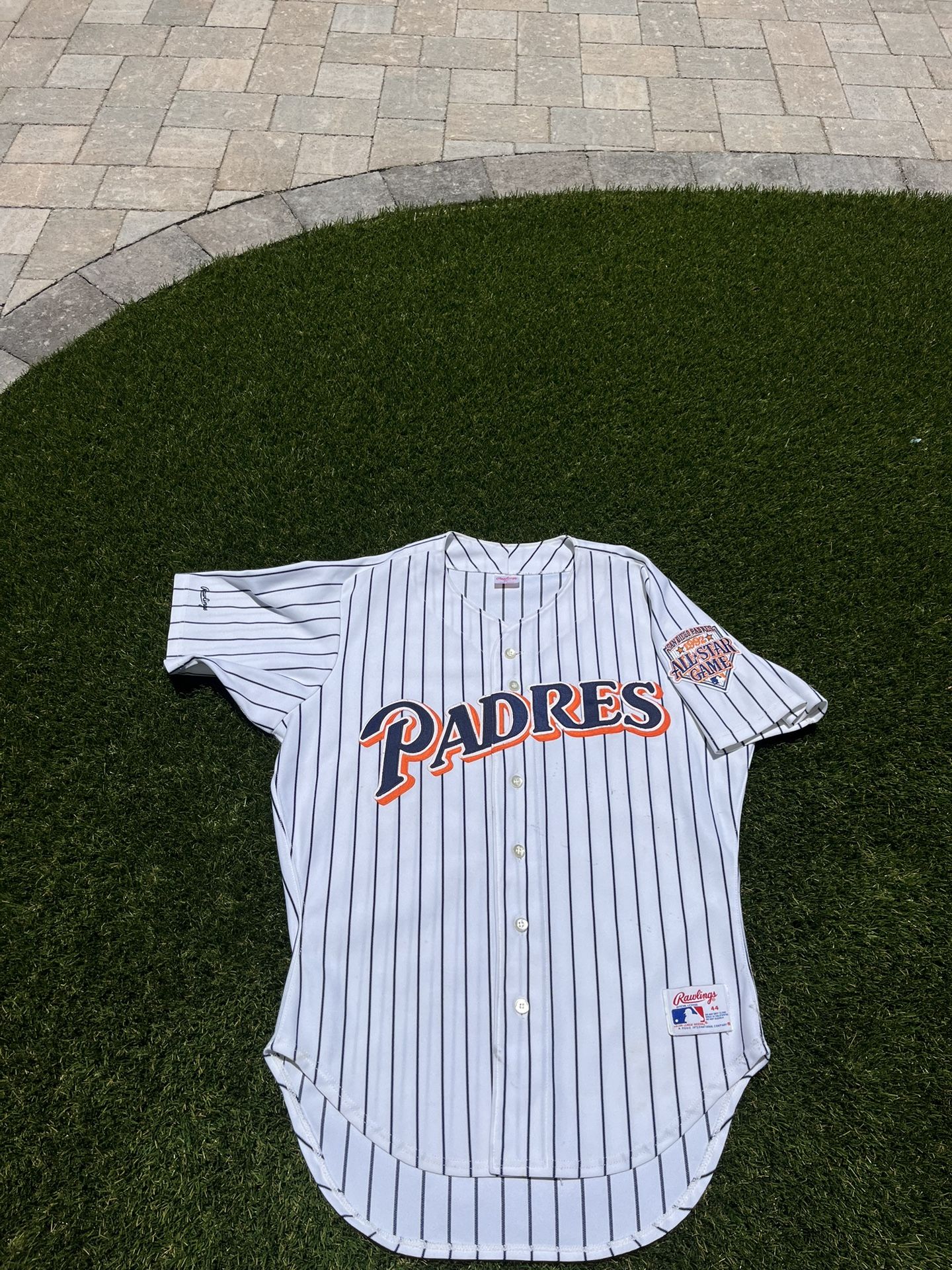 Vintage Padres Jersey for Sale in San Diego, CA - OfferUp