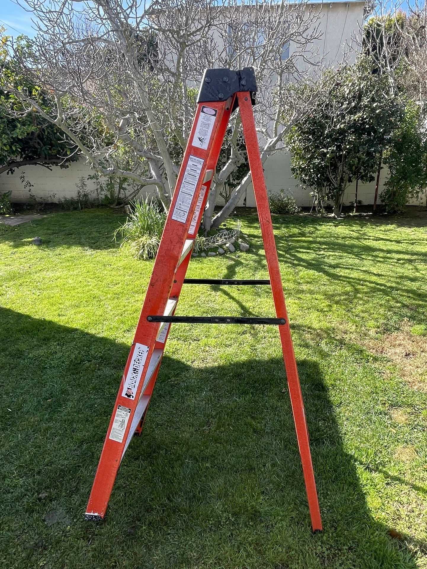 6ft Ladder-Black and Decker for Sale in Burbank, CA - OfferUp