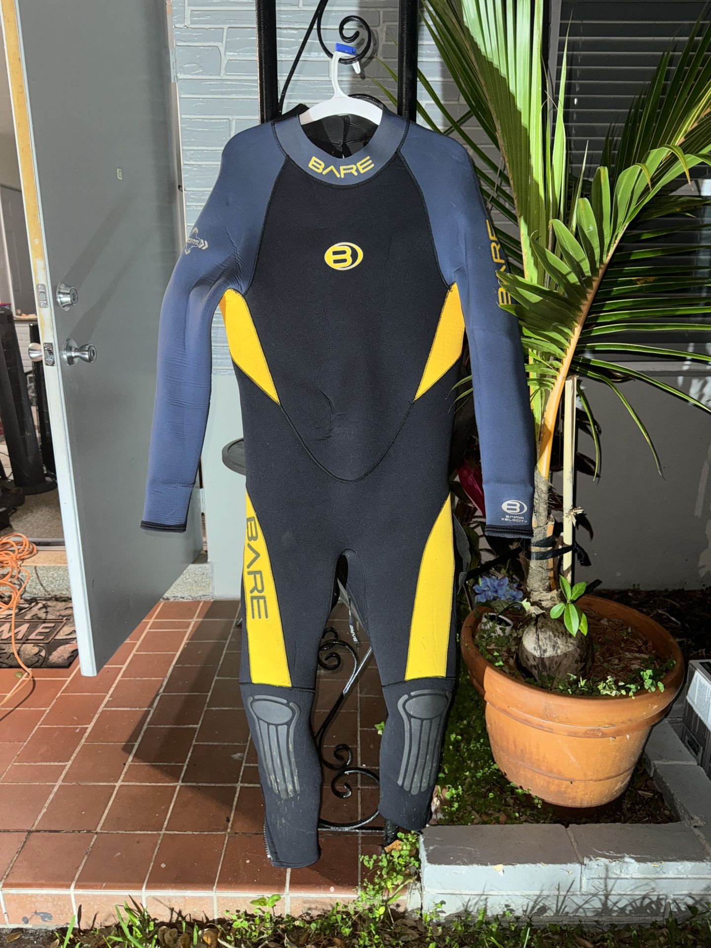 Men’s Bare Velocity Hydro Stretch 5/4mm pre-owned Wet Suit Sz Surf ...