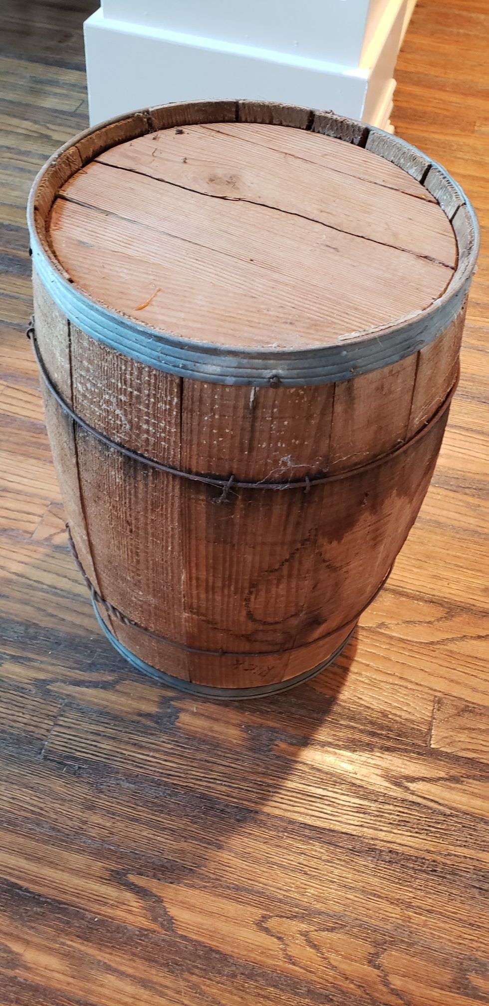 Farmhouse Antique wooden candy Barrel for Sale in Grapevine, TX - OfferUp