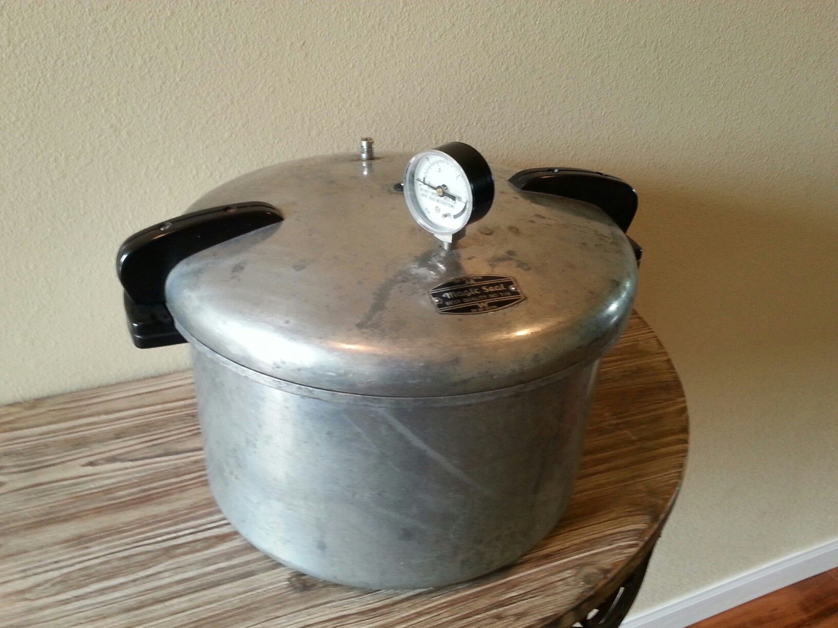 16 quart Large pressure cooker canner made in the US by Magic seal 16 ...