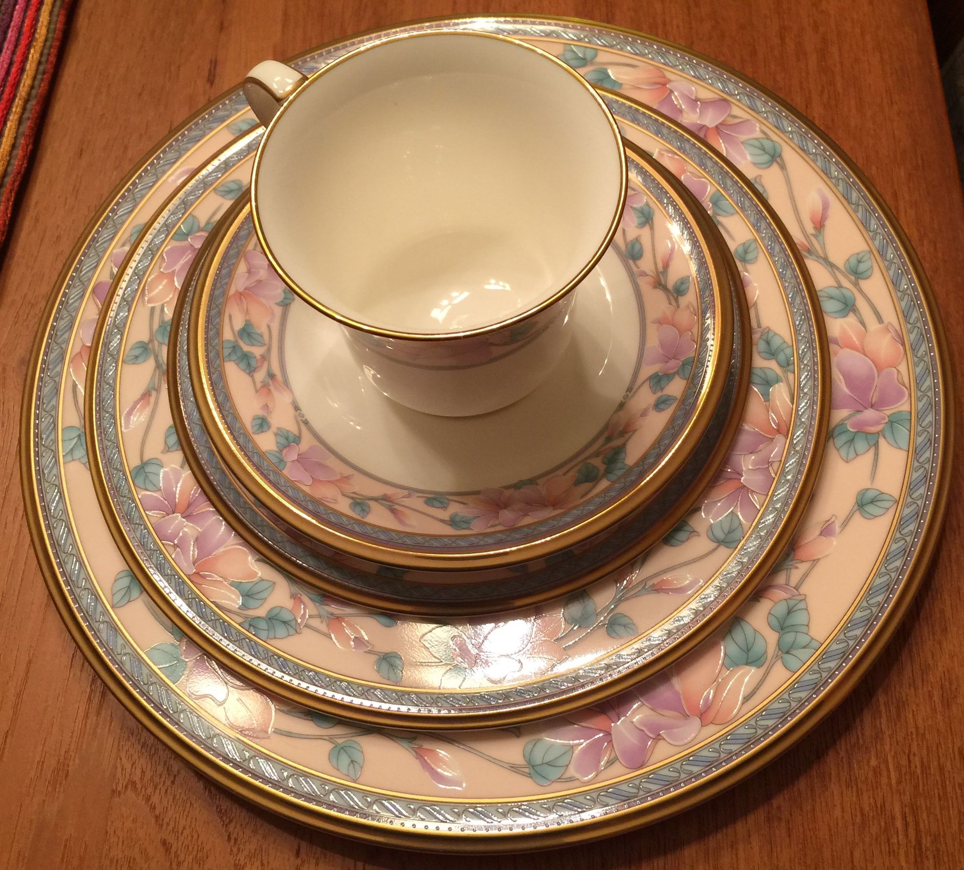 NORITAKE China Set- 60 Piece Noritake Vintage Embassy Suite Gold Rimmed ...