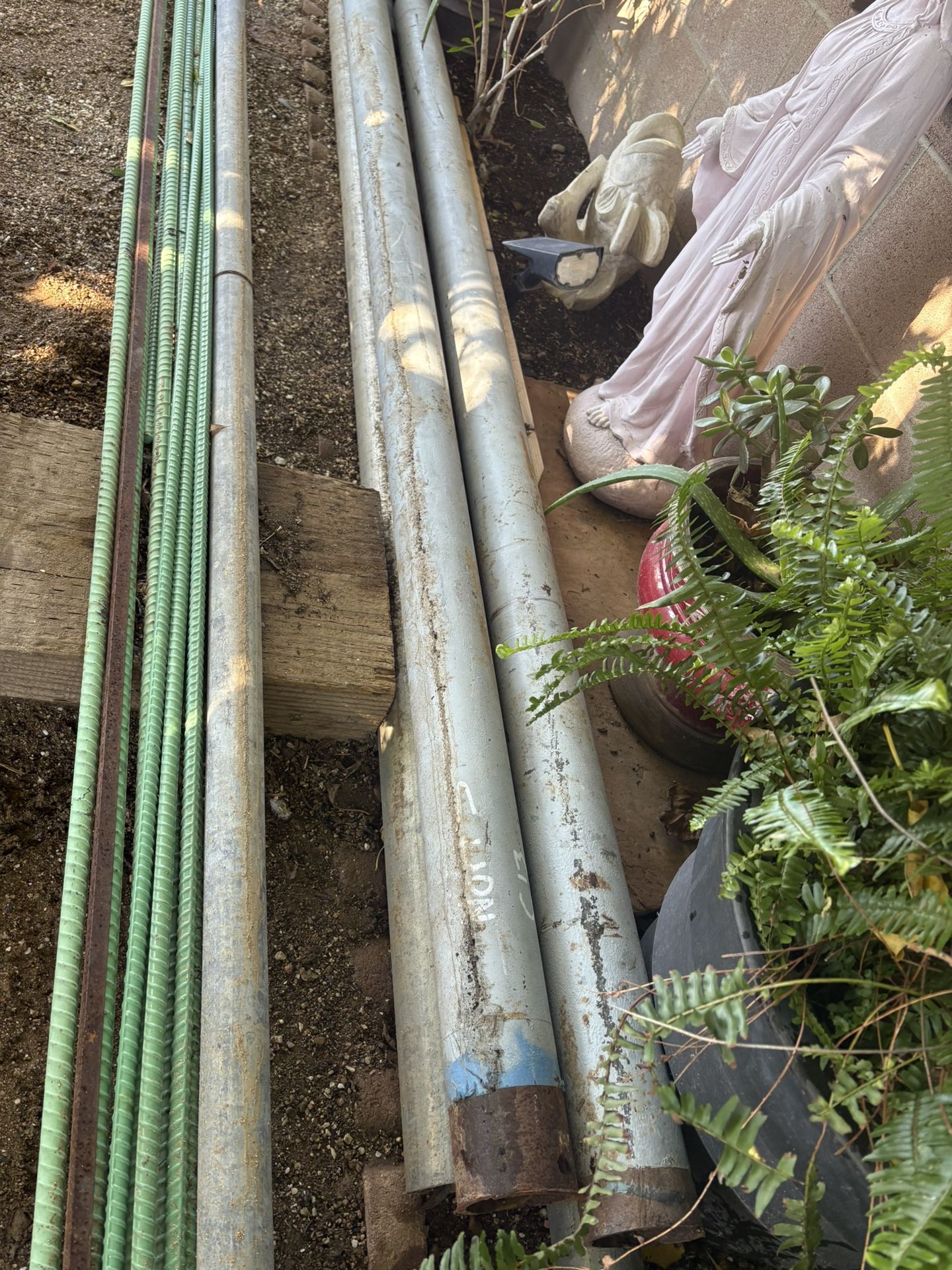 4 Metal Pipe 3” for Sale in Palmdale, CA - OfferUp