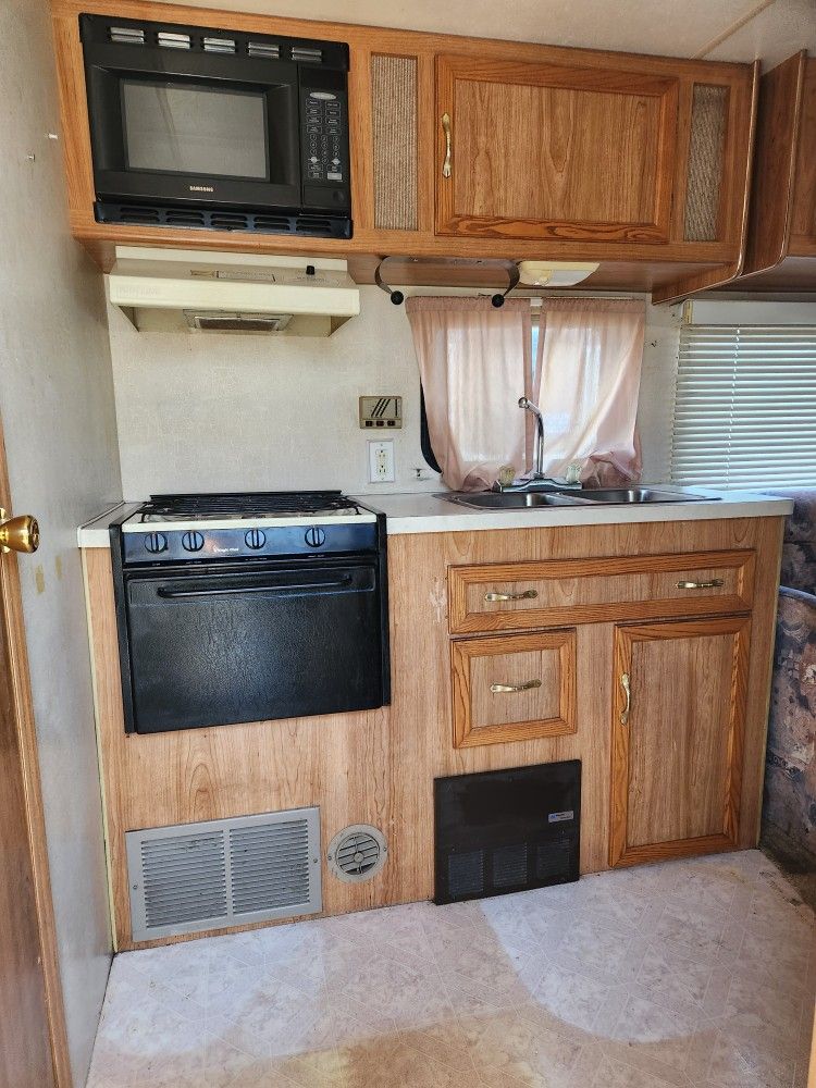2000 Coachman Travel Trailer $6,800 for Sale in Guadalupe, AZ - OfferUp