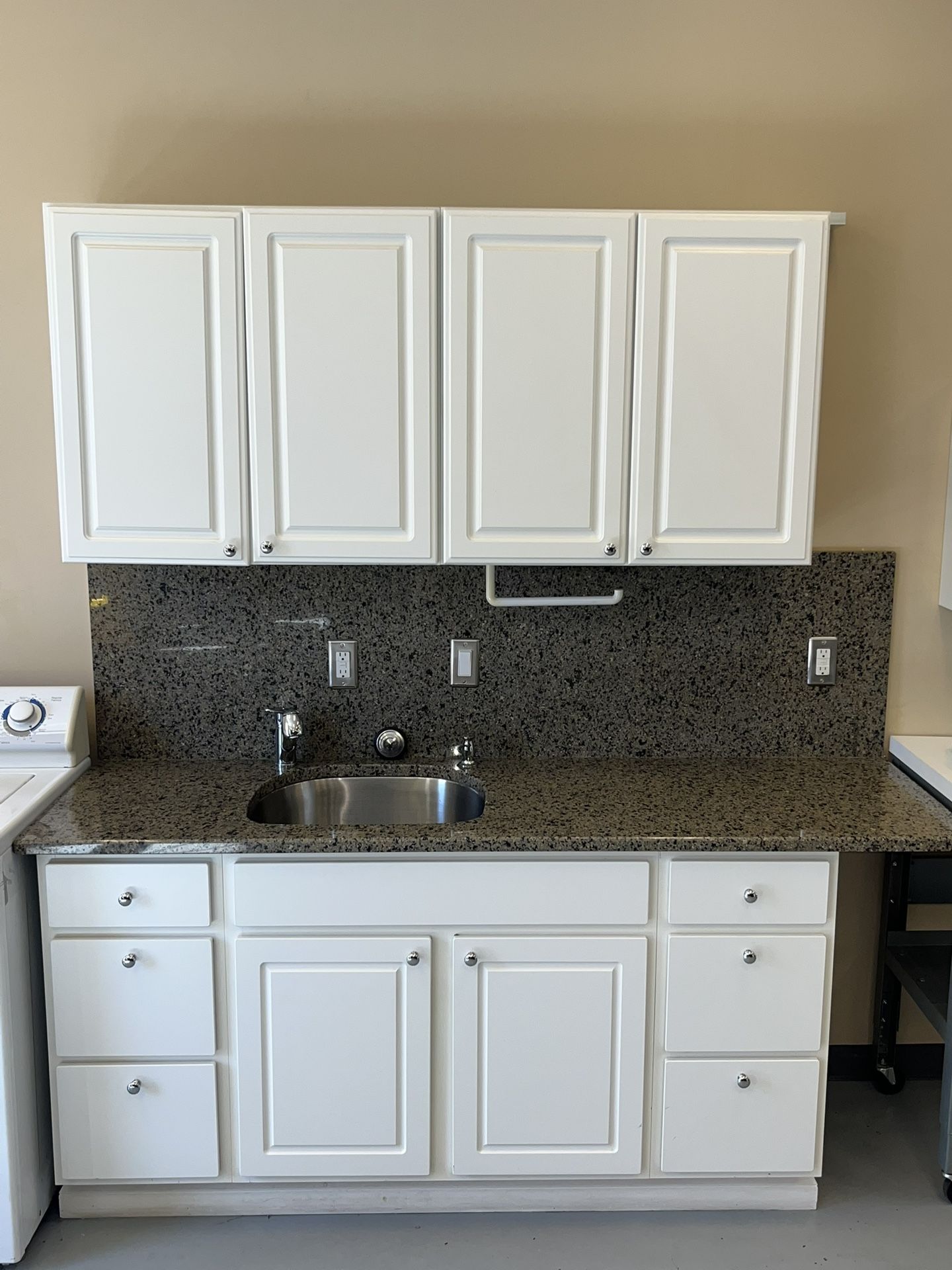 Beautiful Stylish 6.5 ft Kitchenette Set up. for Sale in Clawson, MI ...