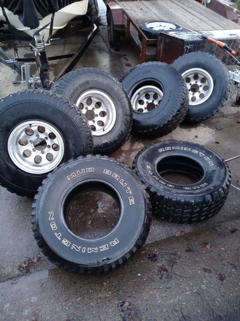 33x12.50x15 for Sale in Sacramento, CA - OfferUp