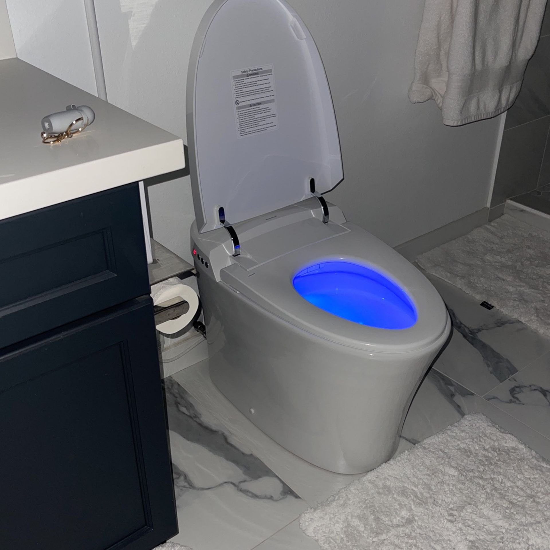 WOODBRIDGE Bidet, Smart Toilet. for Sale in Snohomish, WA - OfferUp