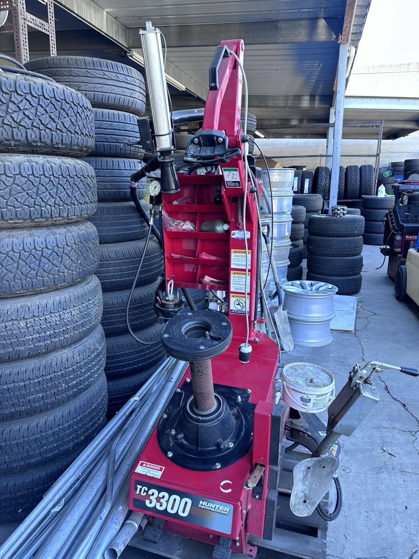 TC3300 Hunter Tire Changer for Sale in Stanton, CA - OfferUp