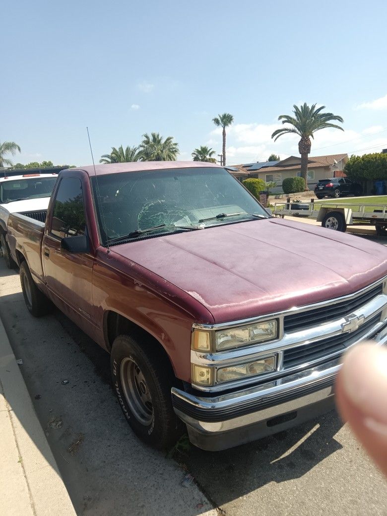 94 Chevy Cheyenne 1500 for Sale in Bakersfield, CA - OfferUp
