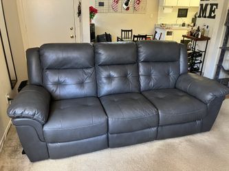 Bob s Furniture Gray Navigator Reclining Couch for Sale in Buena Park CA OfferUp