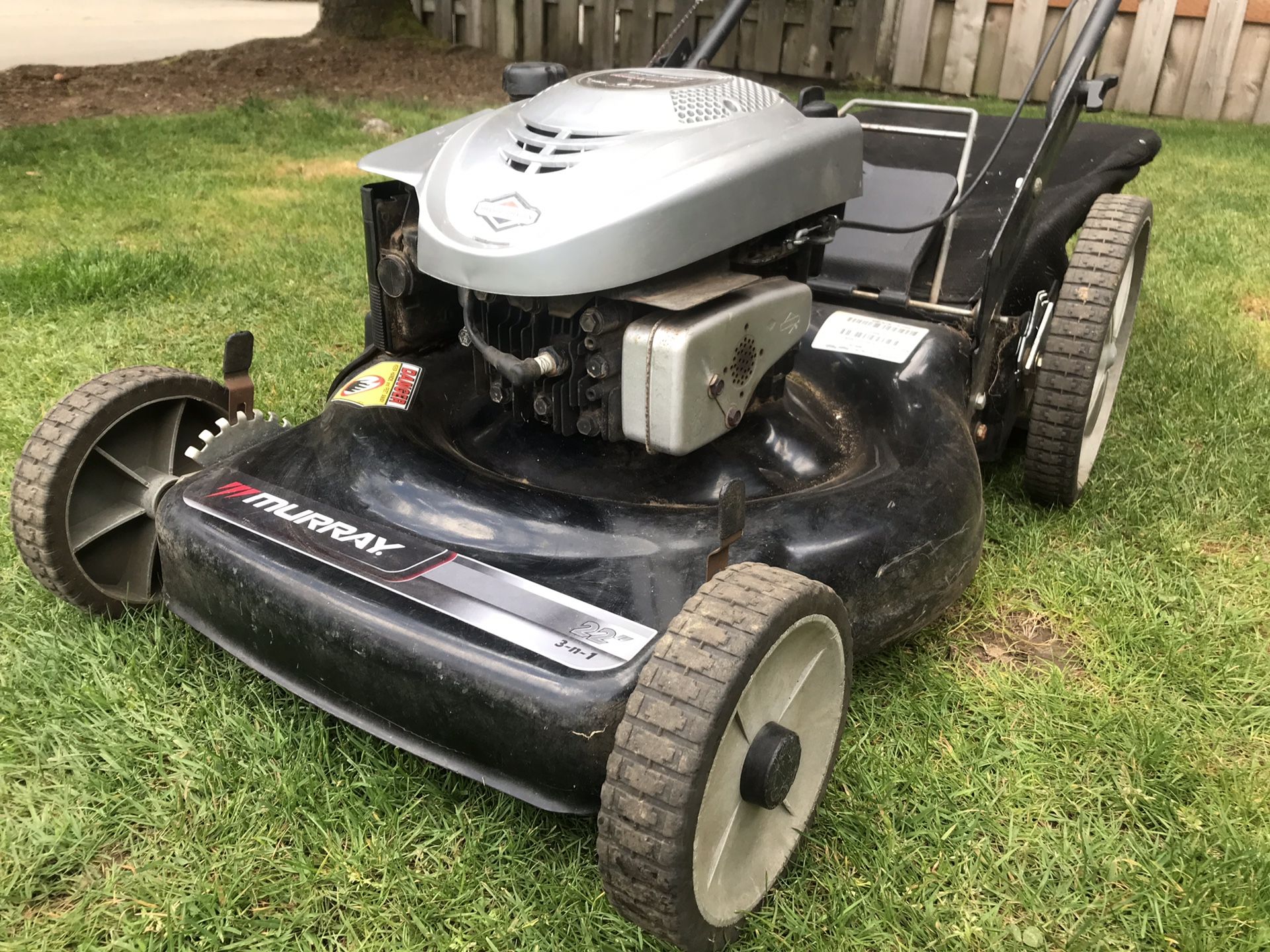 Murray 650 Series Lawn Mower with Rear Bag (Lawnmower) for Sale in ...
