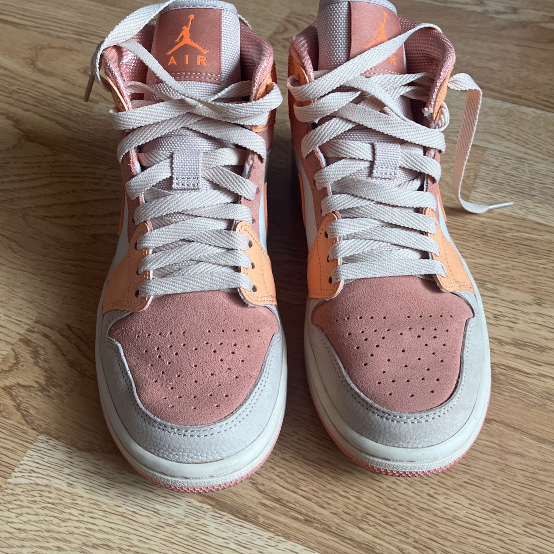Jordan 1 Peach Apricot for Sale in Los Angeles, CA - OfferUp