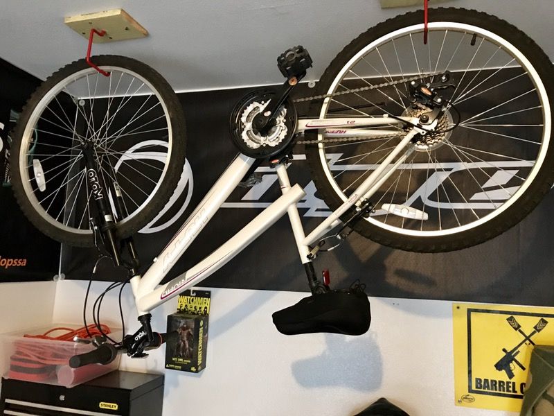 Huffy Rival Kolo 5200 Women's Mountain Bike, 4Sale/Trade for Sale in ...