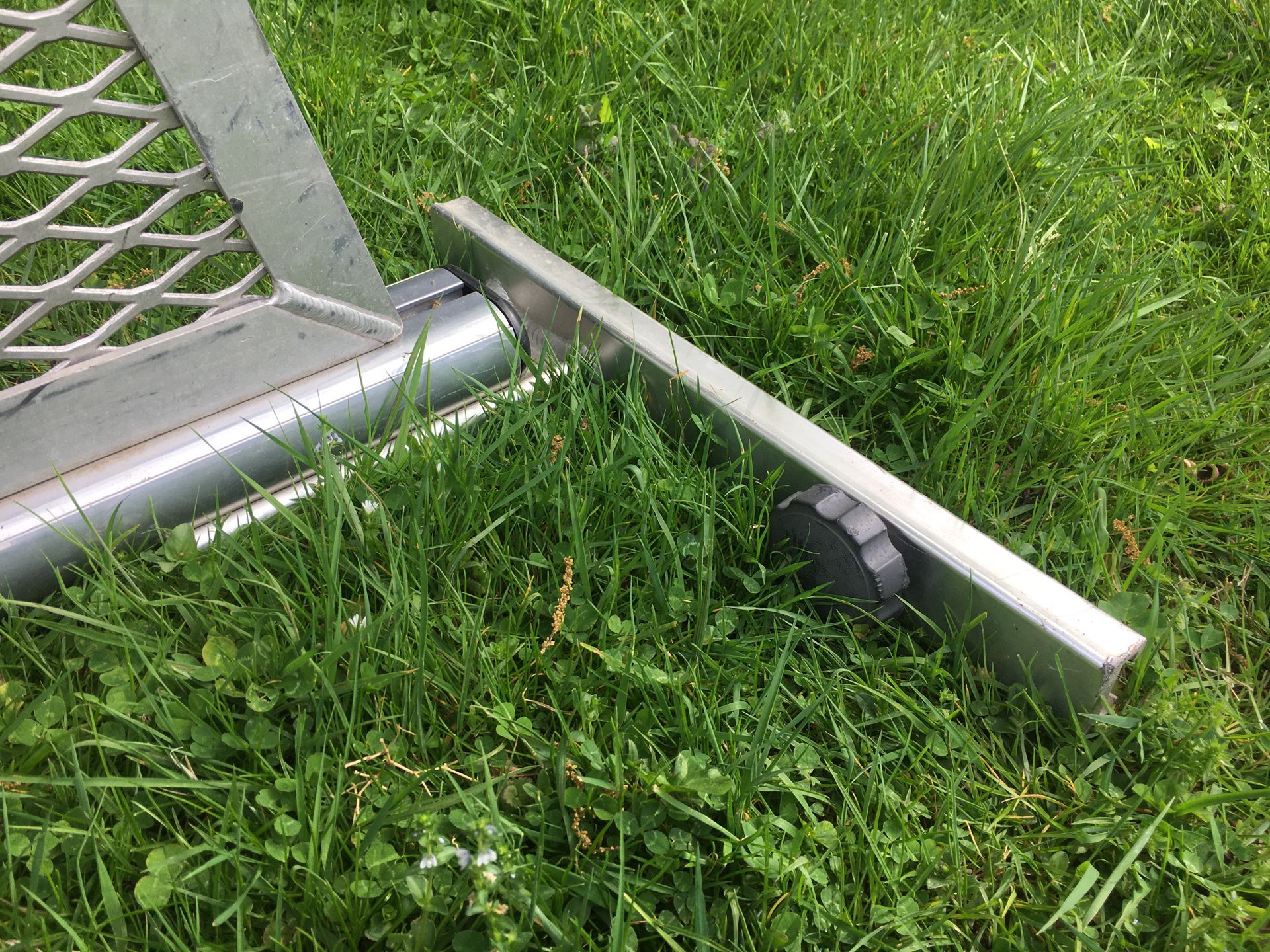 Thule TracRac G2 Cargo Divider/Window Guard & Toolbox Mounts for Sale ...