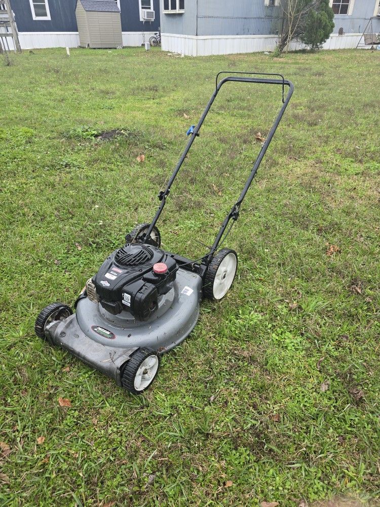 Craftsman 21" REGULAR PUSH Lawn for Sale in San Leon, TX - OfferUp
