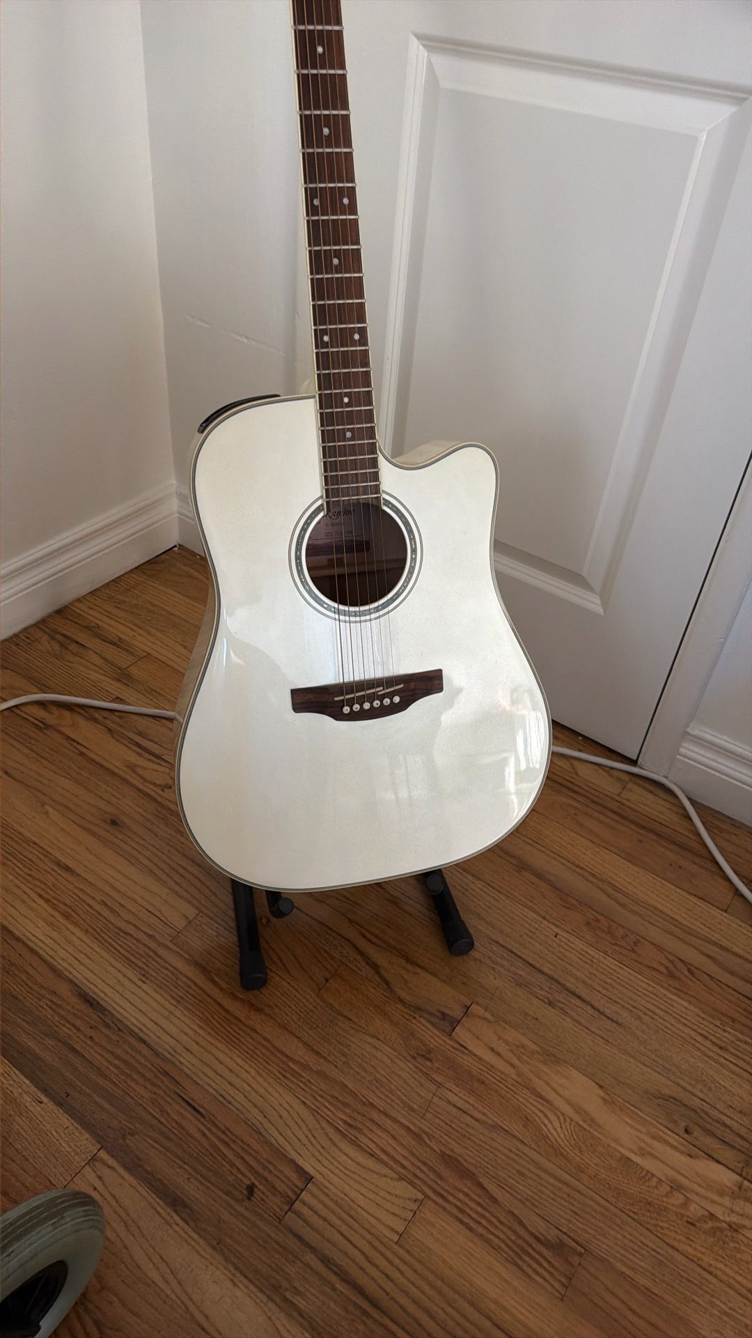 White Takamine for Sale in Santa Monica, CA - OfferUp