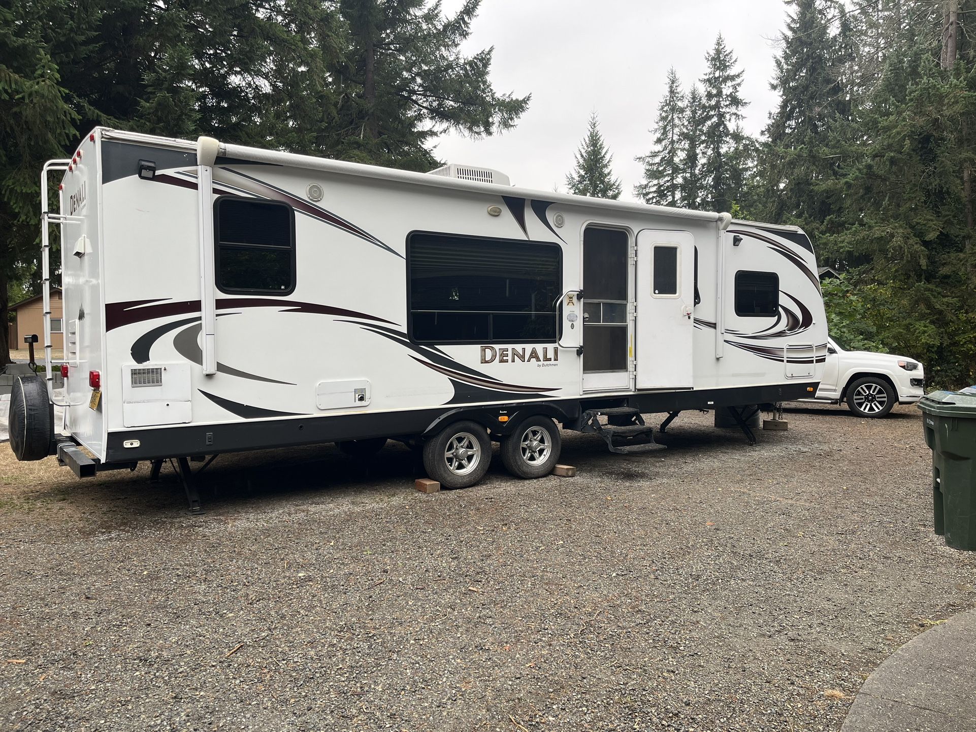 2012 Dutchmen Denali 30 Ft for Sale in Graham, WA - OfferUp
