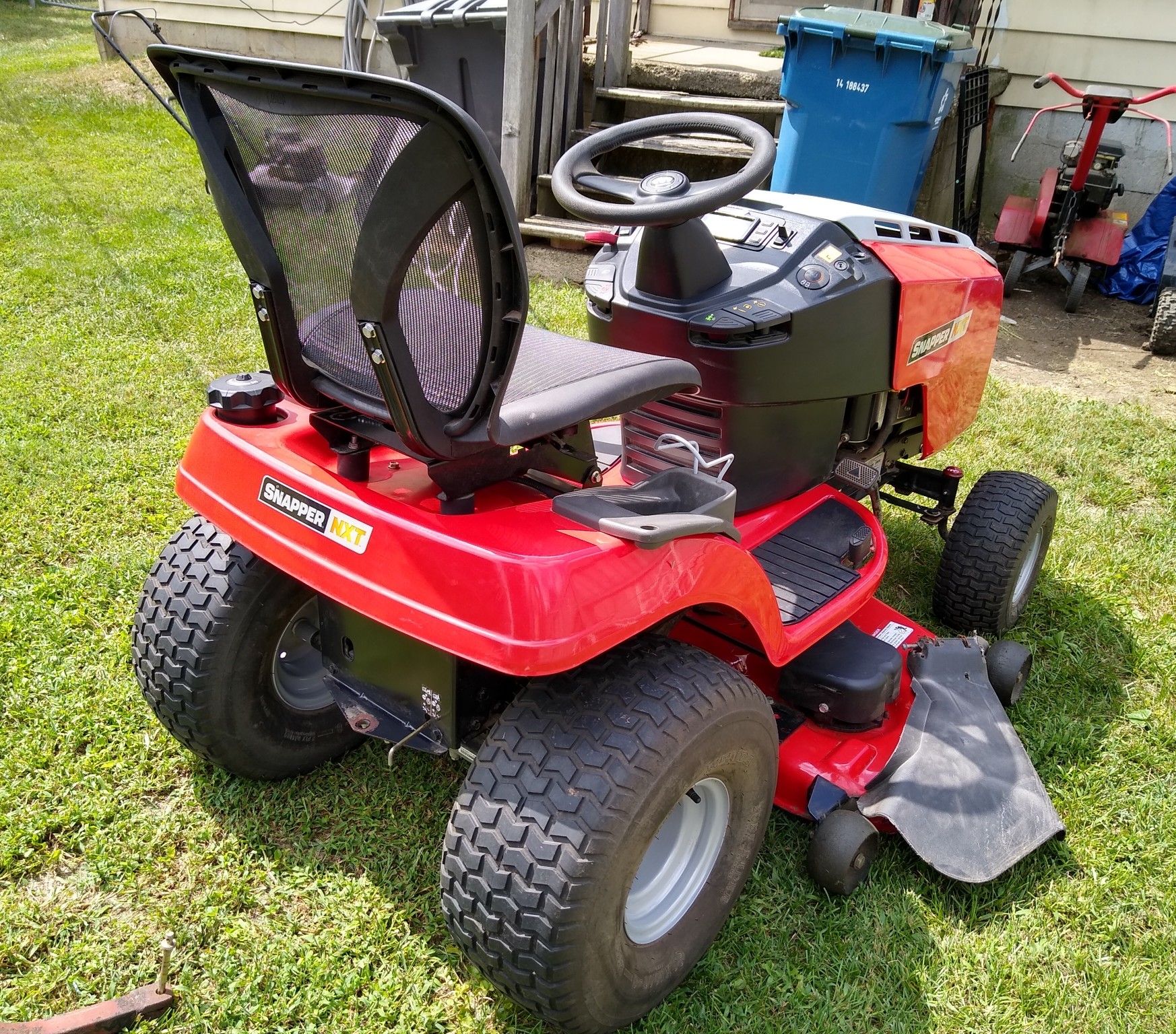 SNAPPER NXT RIDING TRACTOR / LAWN MOWER / 23HP-46" CUT / PLUS WAGON ...