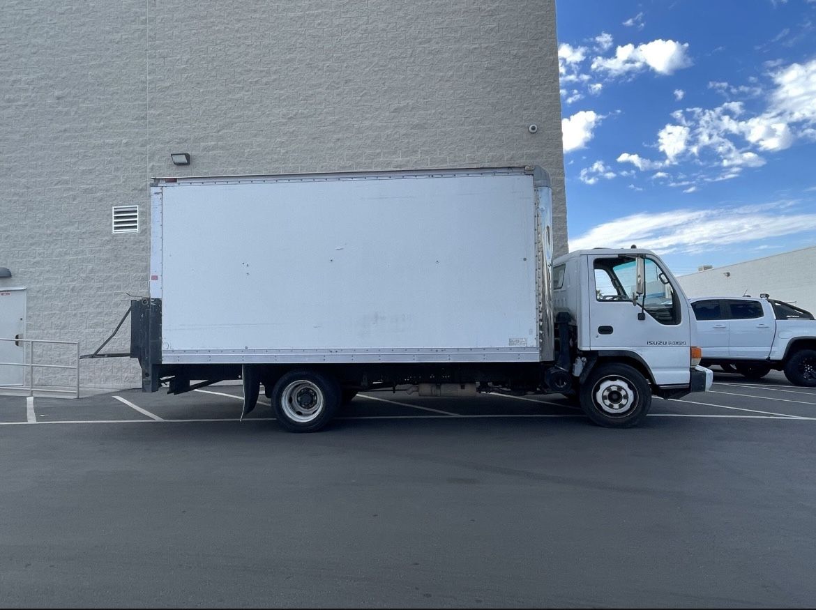 16 FT BOX TRUCK W/ LIFTGATE - $7,000 for Sale in Las Vegas, NV - OfferUp