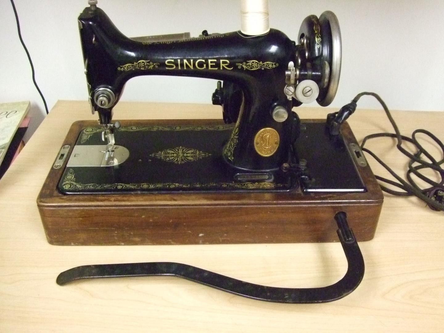 1926 Singer Sewing Machine for Sale in Daly City, CA - OfferUp