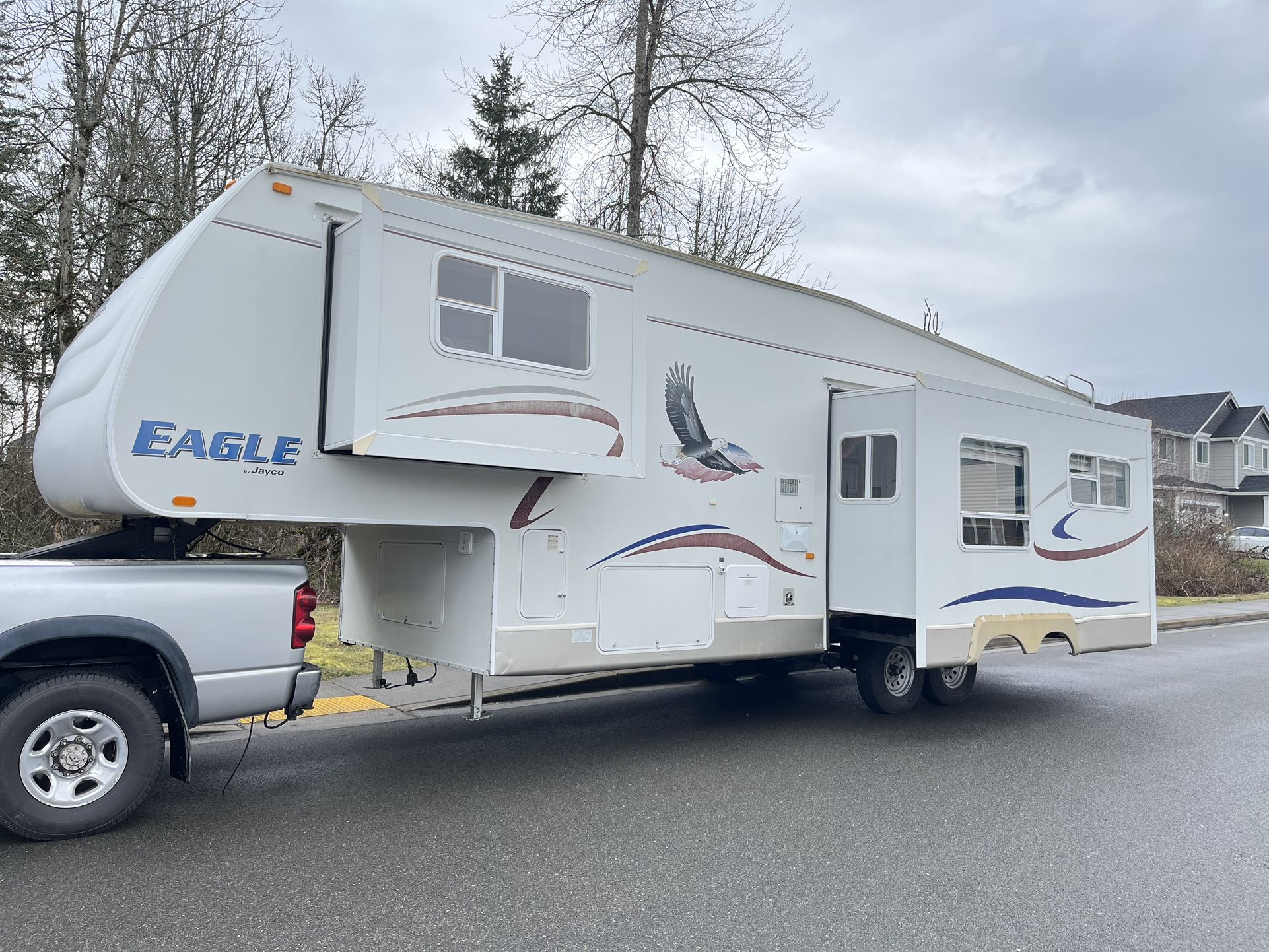 2005 291RLTS Jayco Eagle Fifth Wheel Must See!!! for Sale in Graham, WA - OfferUp