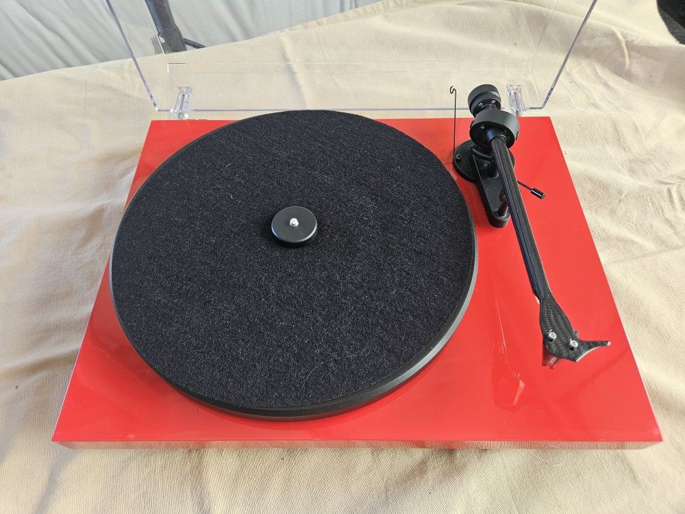 Pro-ject Debut Carbon Red Turntable (Send Offers) for Sale in Hemet, CA ...