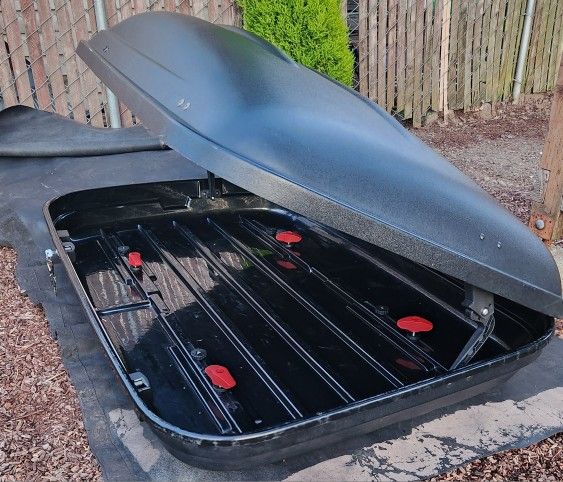 Cargo Box Yakima Space Cadet 15s for Sale in Gresham, OR - OfferUp