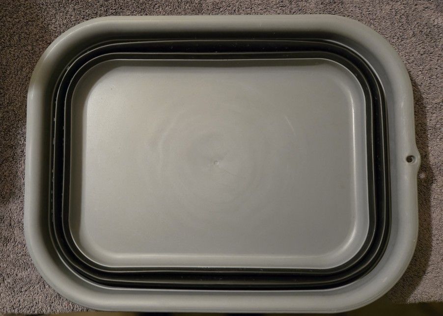 Sammart 12L (3.17 Gallon) Collapsible Tub for Sale in Parma, MI - OfferUp