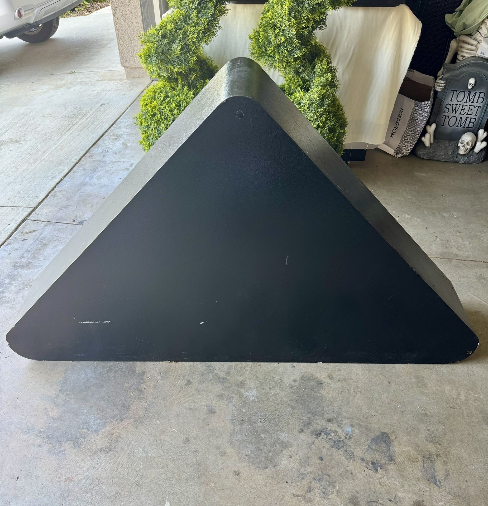 TRIANGLE DISPLAY STAND / STAGE TABLE Black Gloss 6ft Solid Base ...