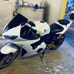 2005 Yamaha R6 White
