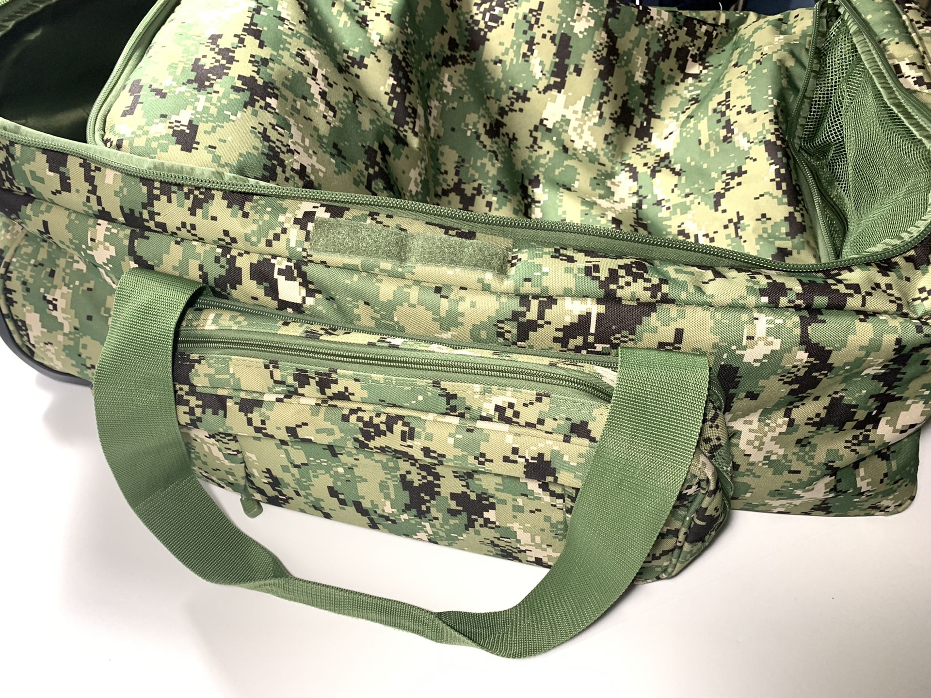 US Navy Large Duffle Bag Green Digital Camo Duffel AOR2 for Sale in ...