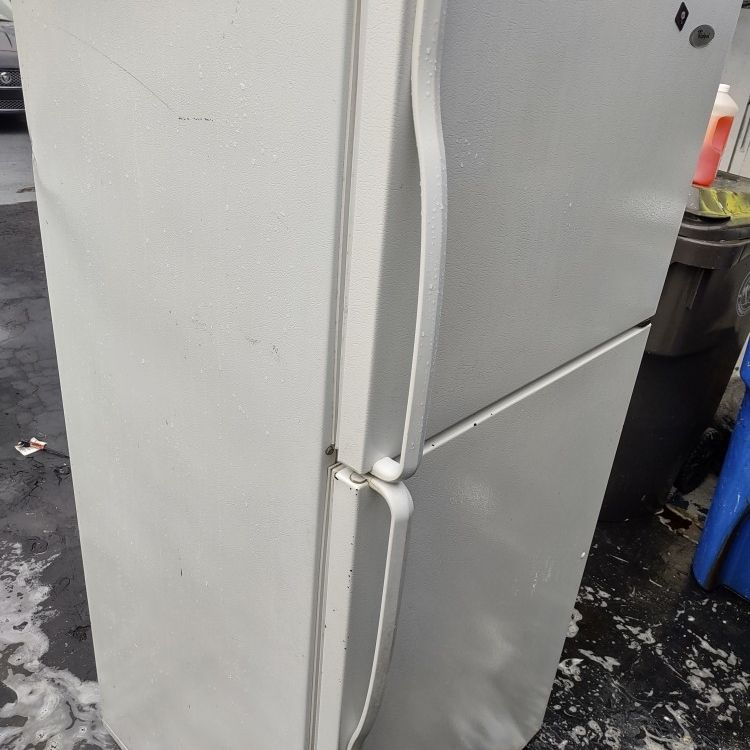 Refrigerator for Sale in Fort Lauderdale, FL - OfferUp