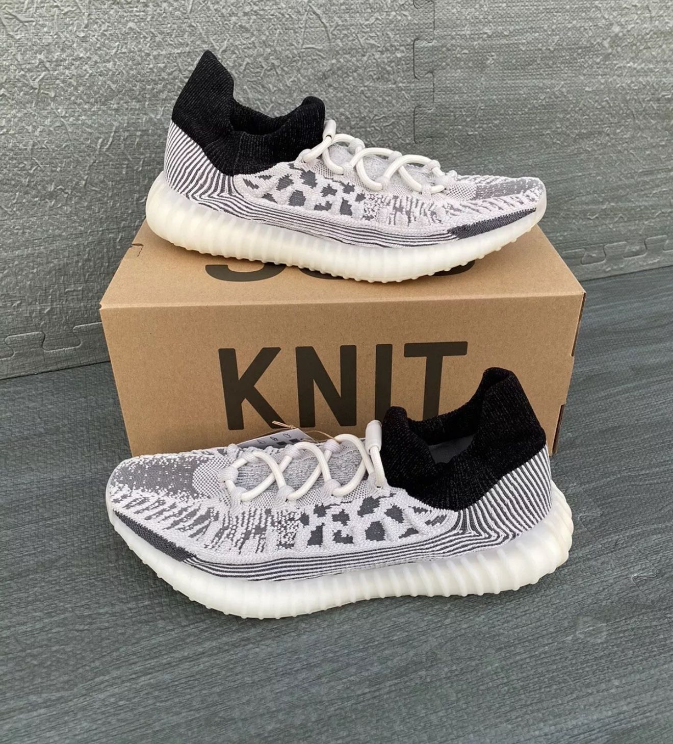 Yeezy Adidas YZY 350 V2 Compact Size 10 for Sale in Hacienda Heights ...