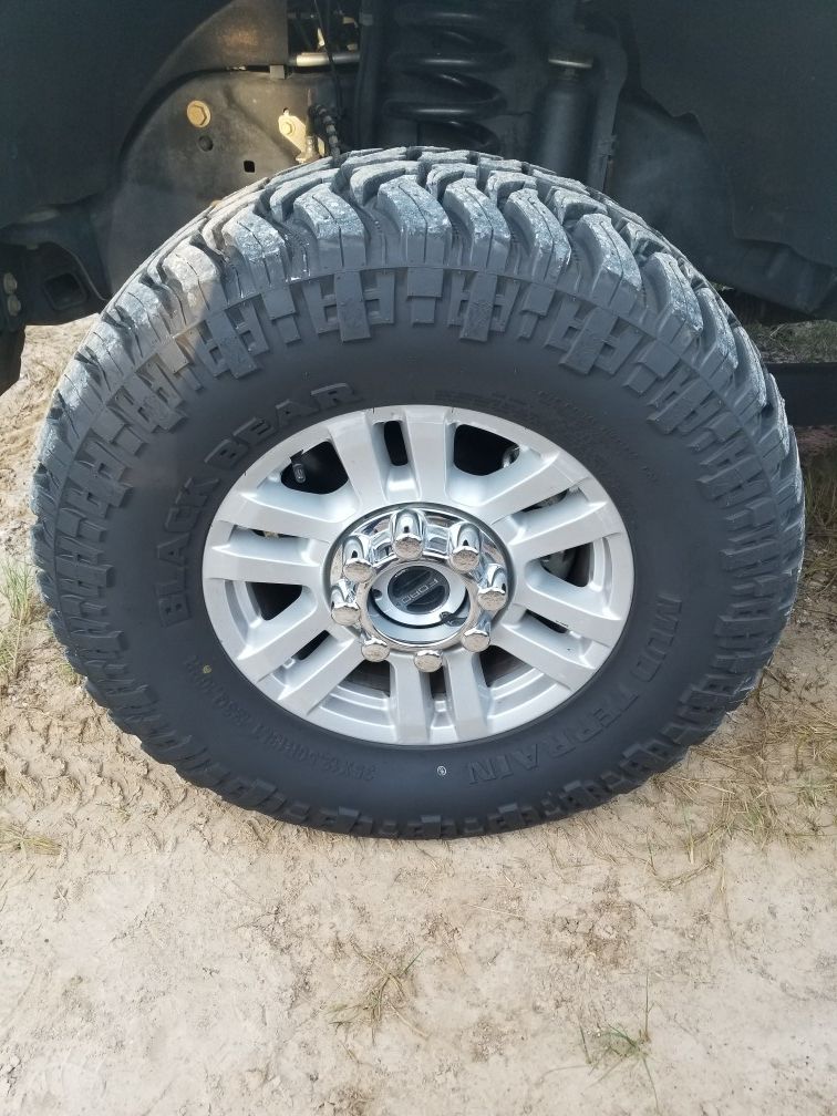 Ford F250 8x170 rims wheels 35x12.50x18 mud tires for Sale in Fresno ...