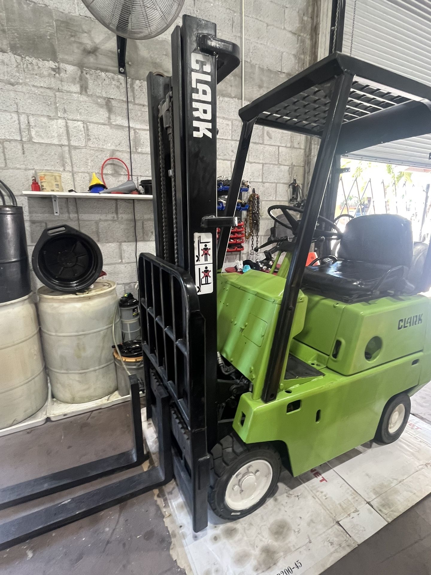 Clark Forklift 3k Pounds Comes With One Steel Full Propane Tank for ...