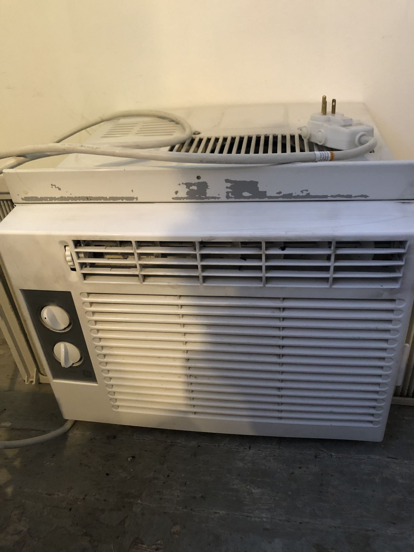 2 Air Conditioner Window Units for Sale in Chicago, IL - OfferUp