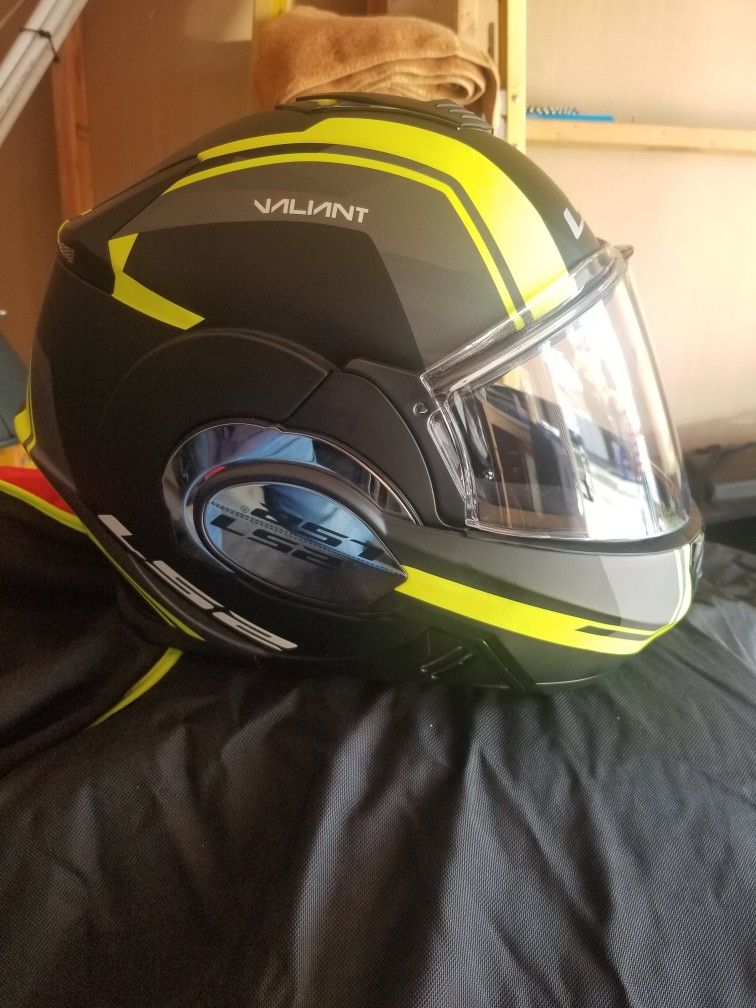 LS2 Valiant Helmet for Sale in Richmond, CA - OfferUp