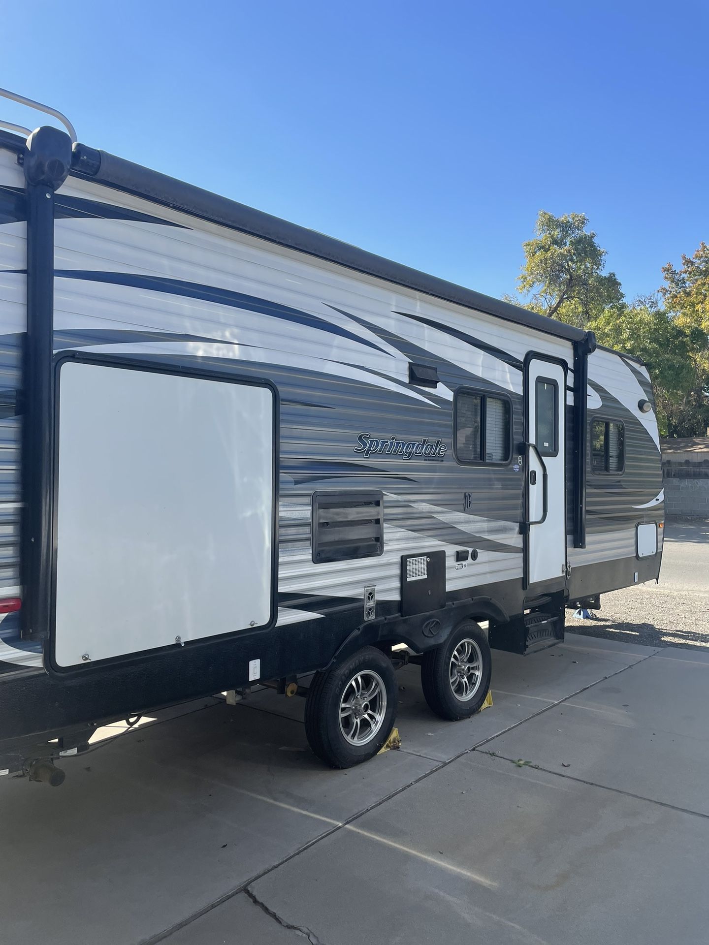 2015 Springdale Artic for Sale in Fresno, CA - OfferUp