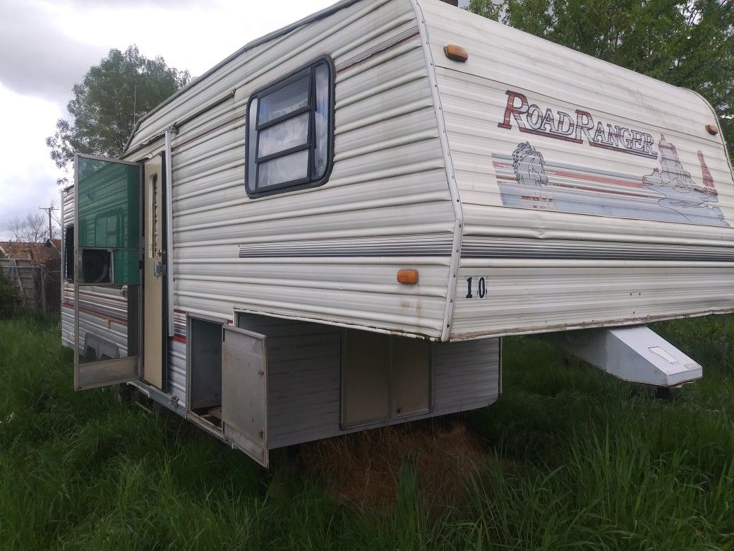 Road Ranger Fifth wheel trailer for Sale in Lindsay, CA - OfferUp